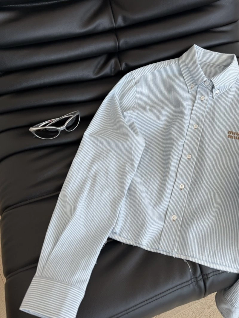 Accurate model Unclassified Brand Shirts