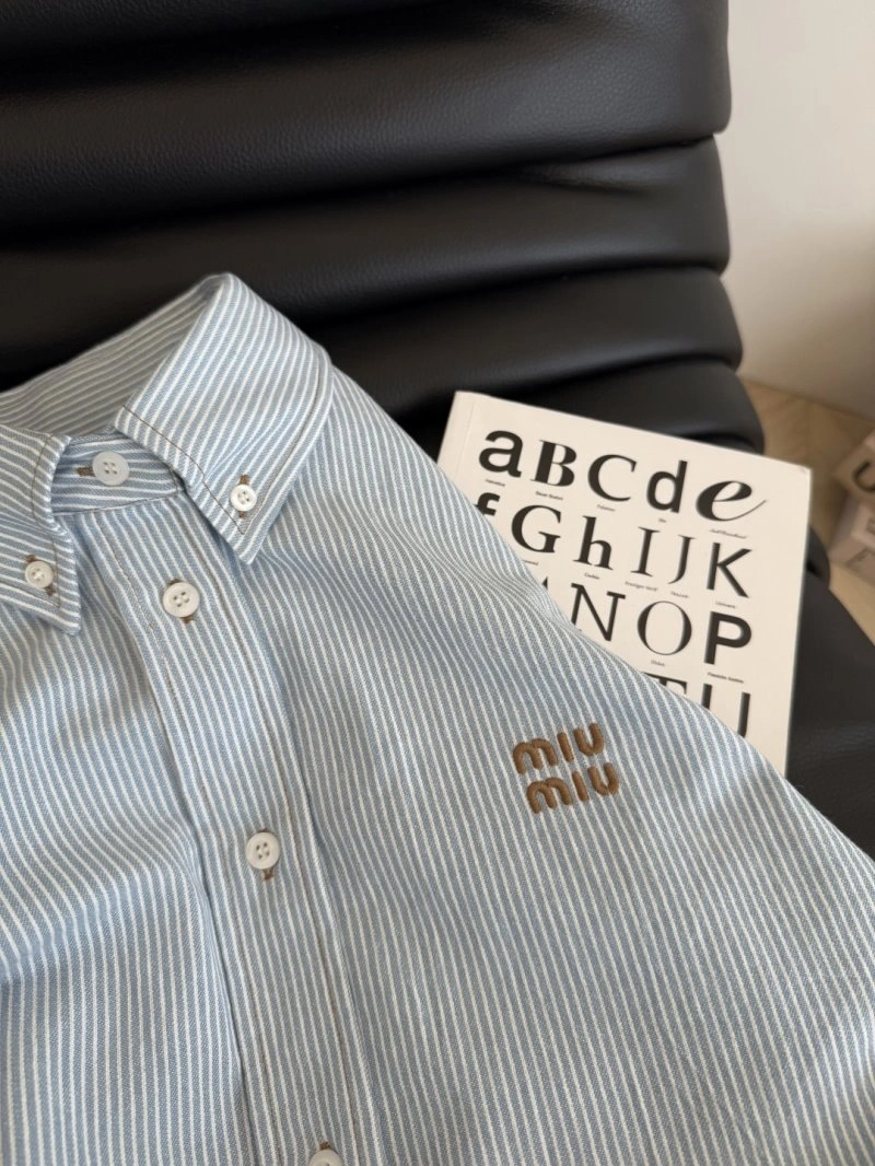 Accurate model Unclassified Brand Shirts