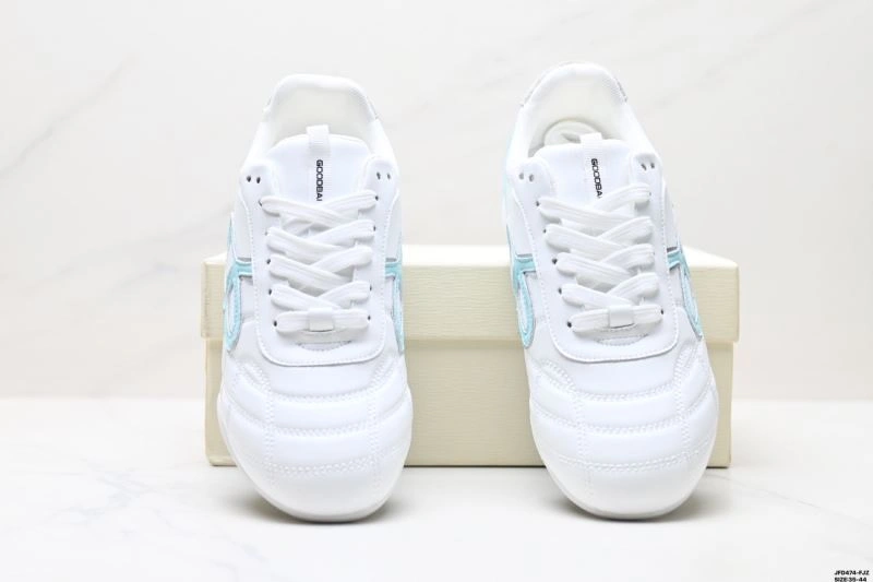 Accurate model Unclassified Brand Shoes