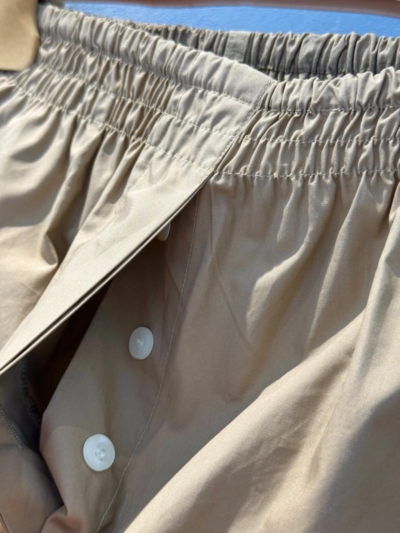 Accurate model Unclassified Brand Short Pants