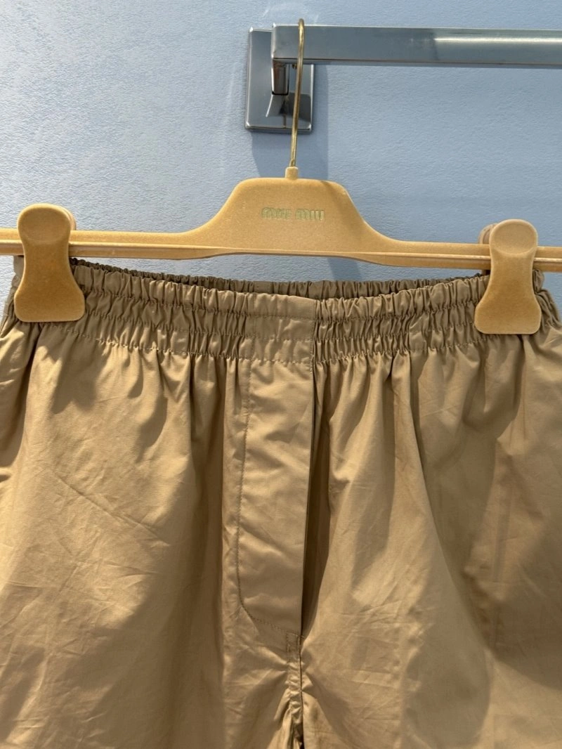 Accurate model Unclassified Brand Short Pants