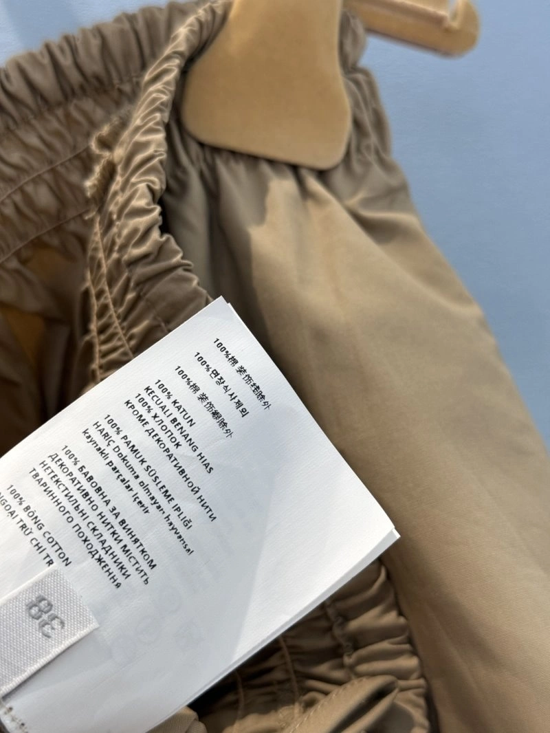 Accurate model Unclassified Brand Short Pants