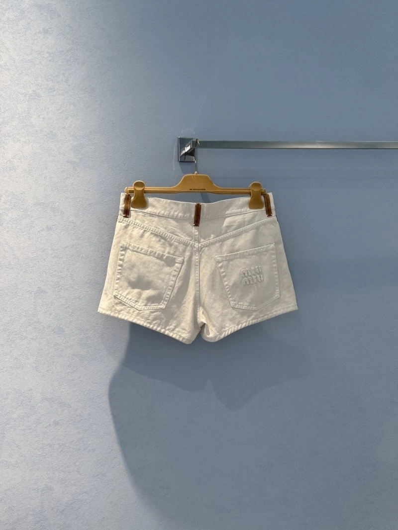 Accurate model Unclassified Brand Short Pants