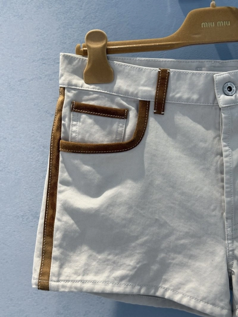Accurate model Unclassified Brand Short Pants