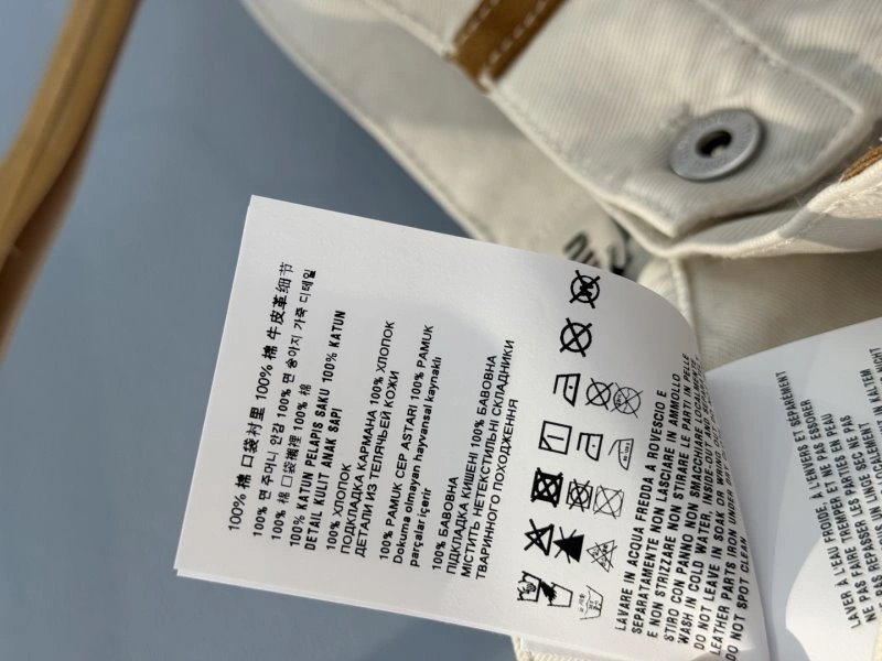 Accurate model Unclassified Brand Short Pants