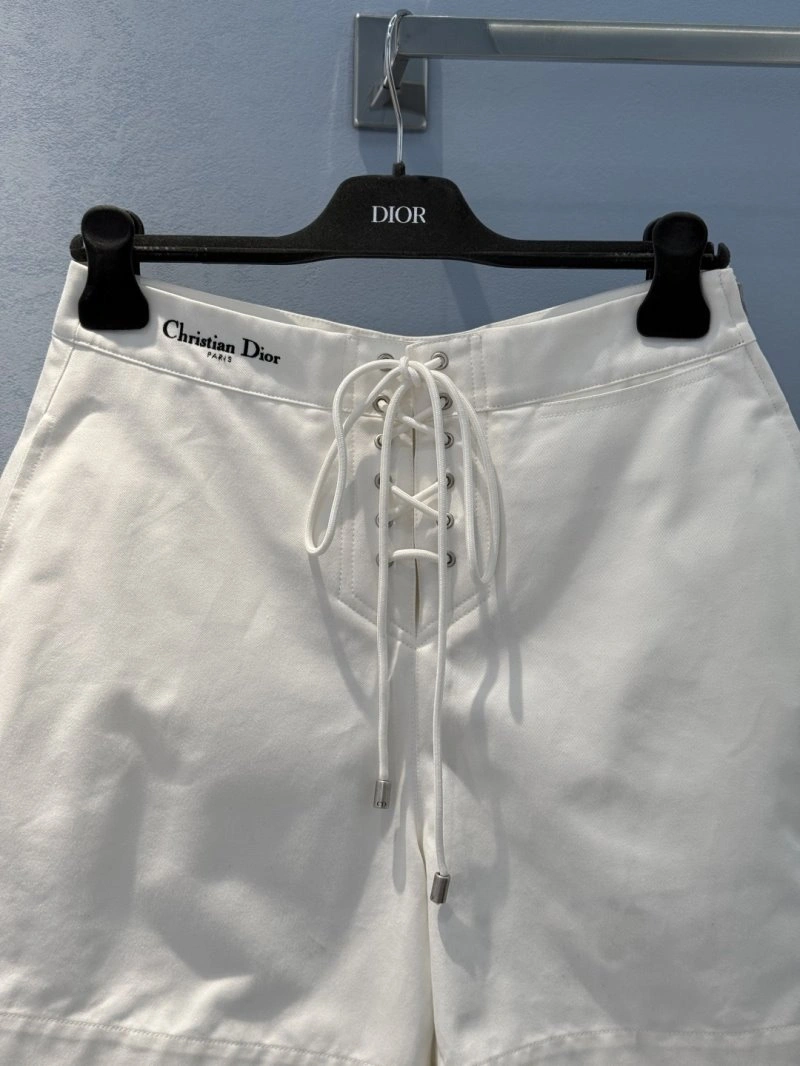 Indistinguishable Unclassified Brand Short Pants