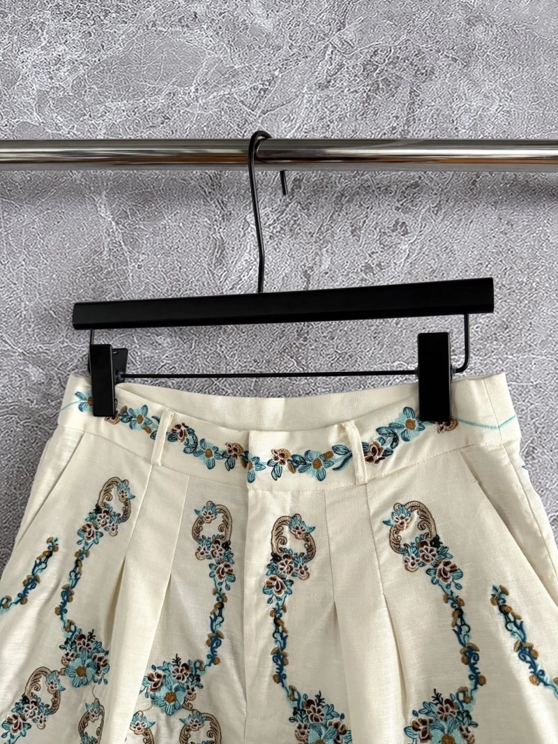 Real Unclassified Brand Short Pants