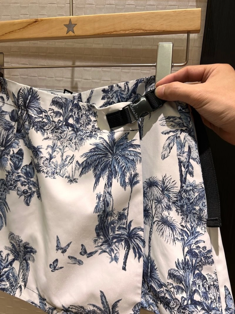 Accurate model Unclassified Brand Short Pants