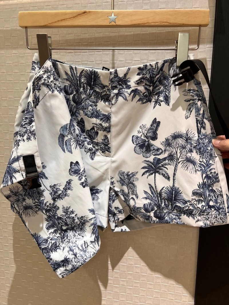 Accurate model Unclassified Brand Short Pants