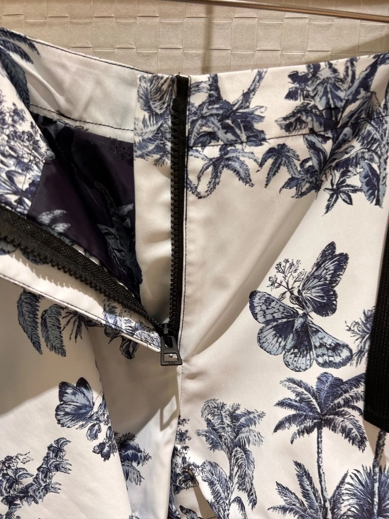 Accurate model Unclassified Brand Short Pants