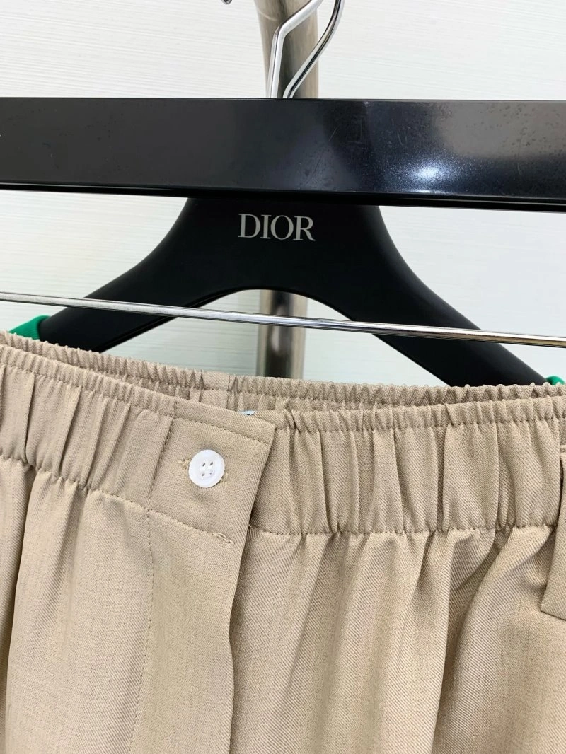 Value-priced Unclassified Brand Short Pants