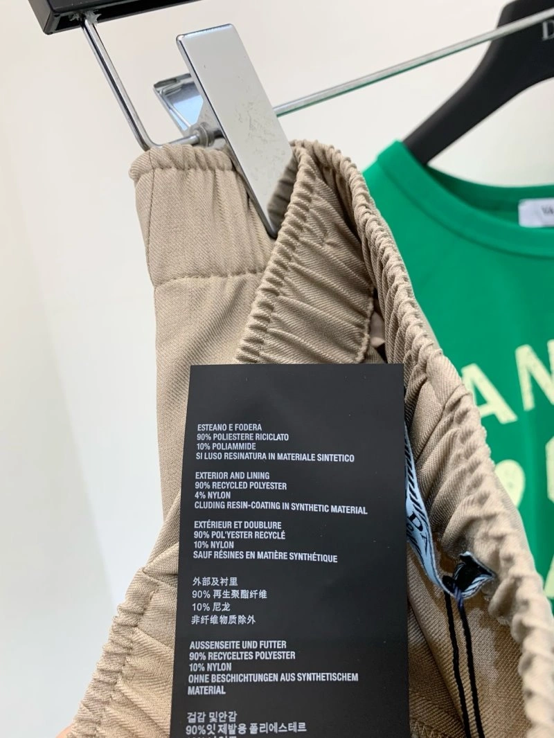 Value-priced Unclassified Brand Short Pants