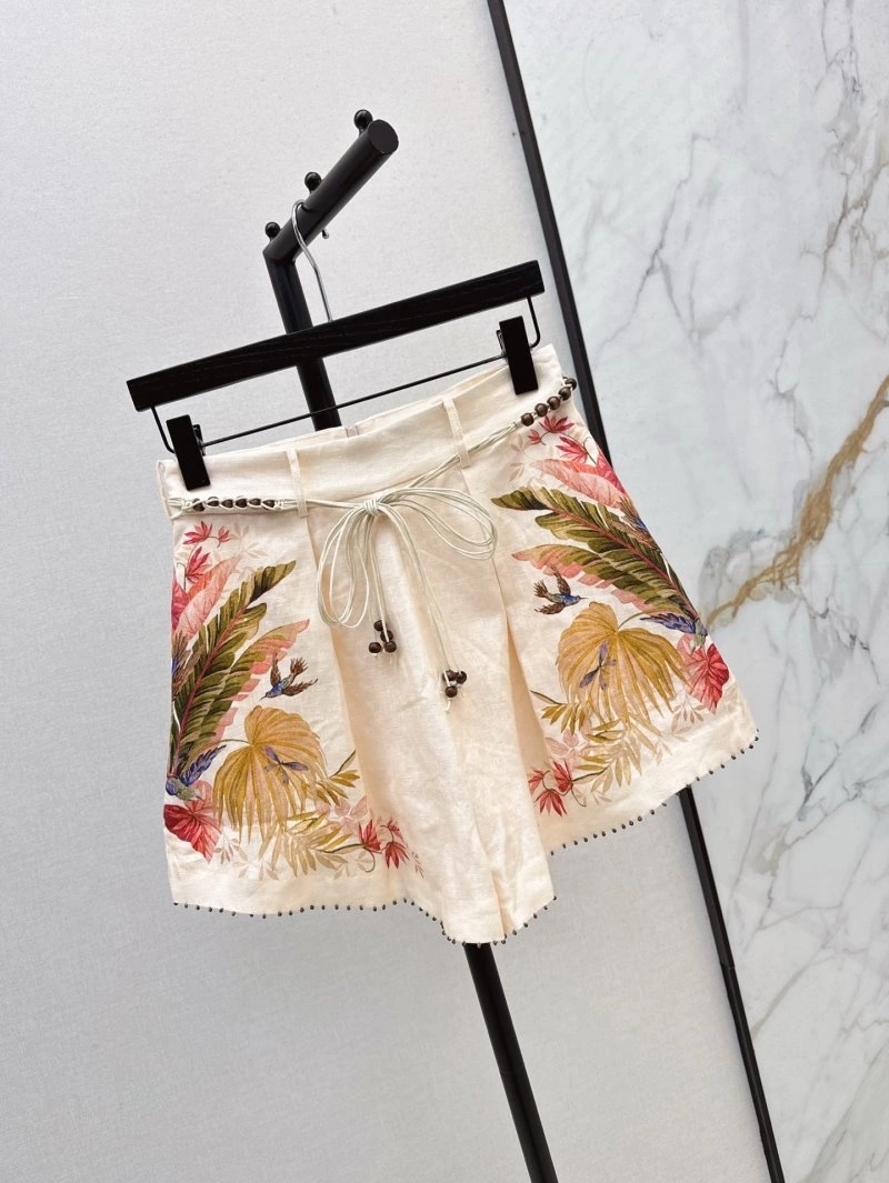 Indistinguishable Unclassified Brand Short Pants