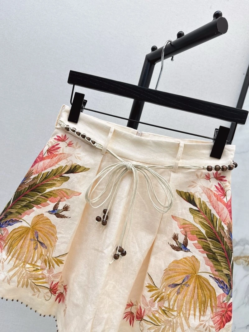Indistinguishable Unclassified Brand Short Pants