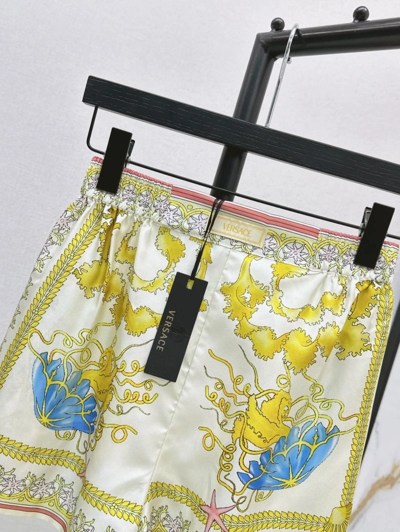 Accurate model Unclassified Brand Short Pants