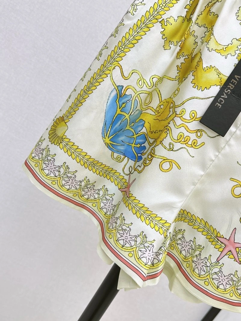 Accurate model Unclassified Brand Short Pants
