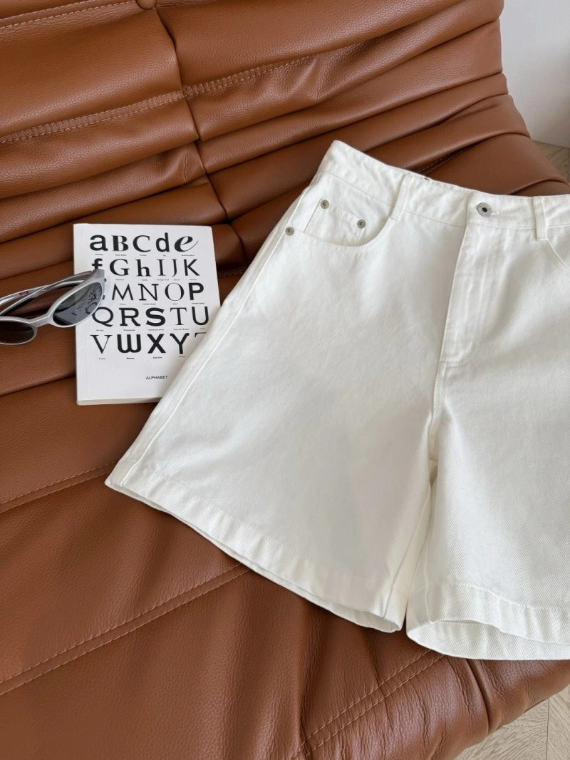 Value-priced Unclassified Brand Short Pants