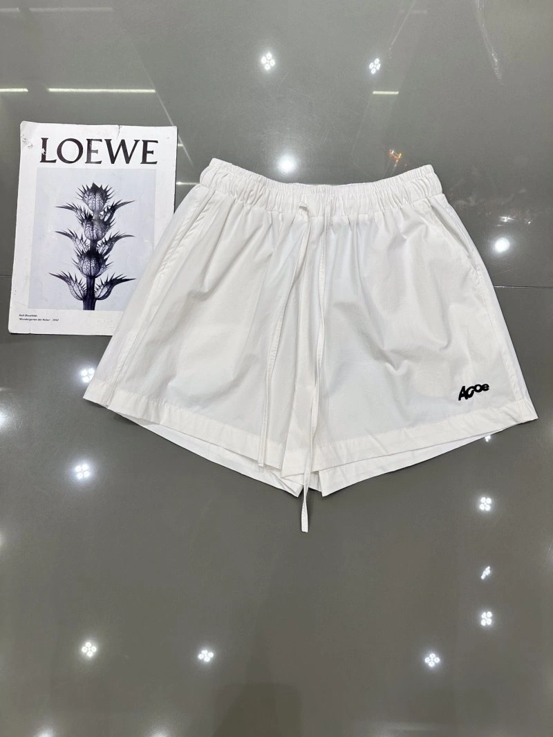 Indistinguishable Unclassified Brand Short Pants