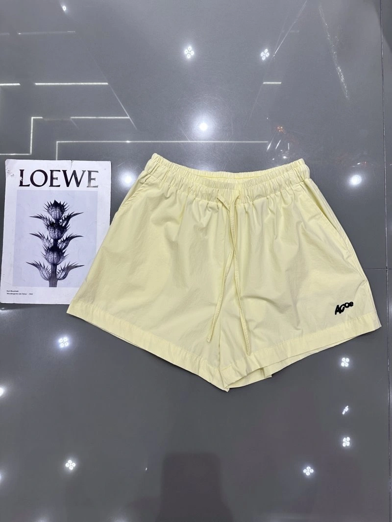 Indistinguishable Unclassified Brand Short Pants