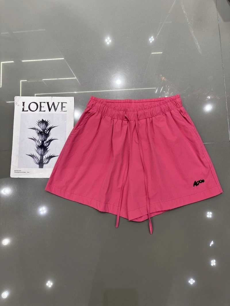 Indistinguishable Unclassified Brand Short Pants