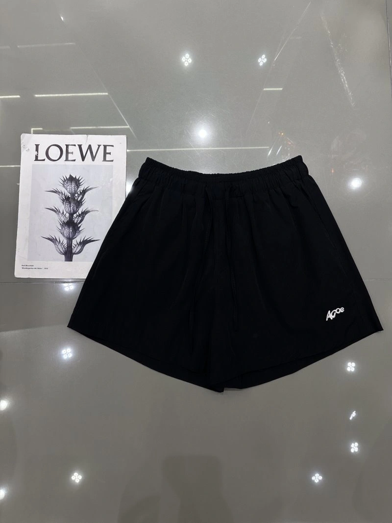 Indistinguishable Unclassified Brand Short Pants
