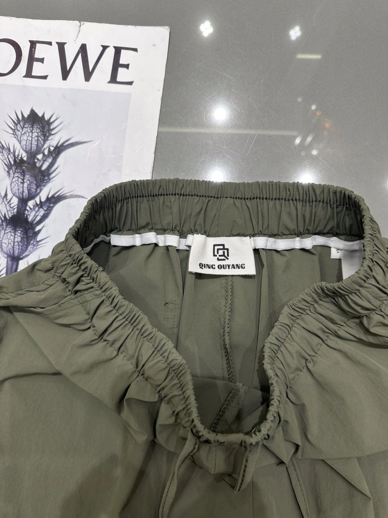 Indistinguishable Unclassified Brand Short Pants