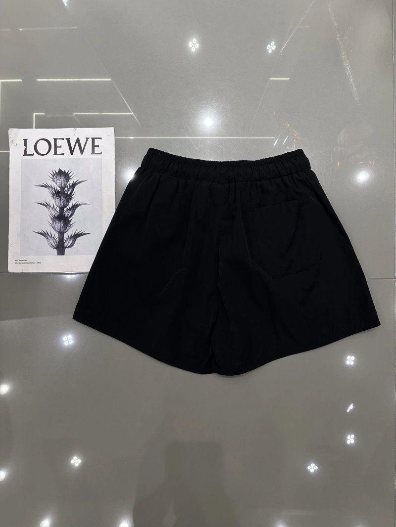 Indistinguishable Unclassified Brand Short Pants