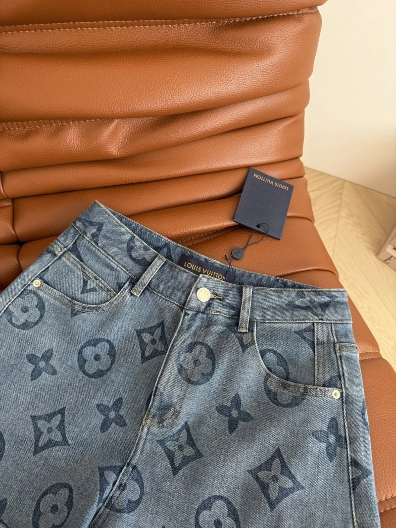 Accurate model Unclassified Brand Short Pants