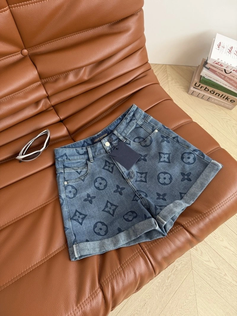 Accurate model Unclassified Brand Short Pants