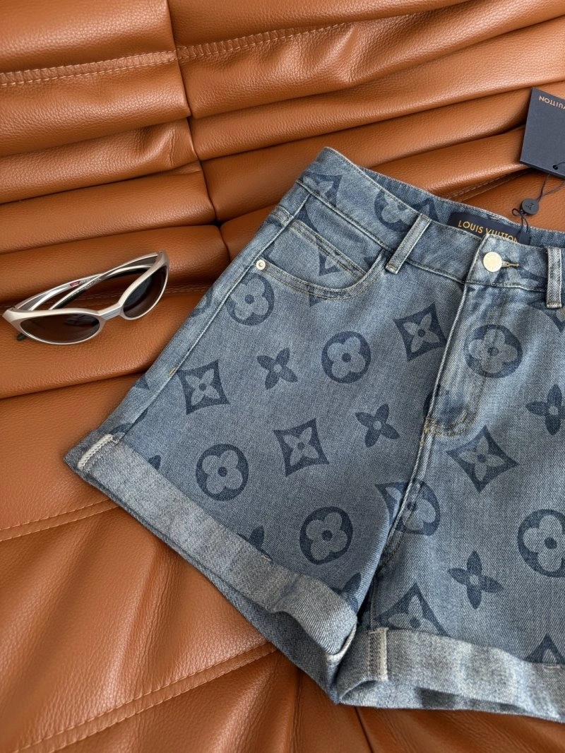 Accurate model Unclassified Brand Short Pants