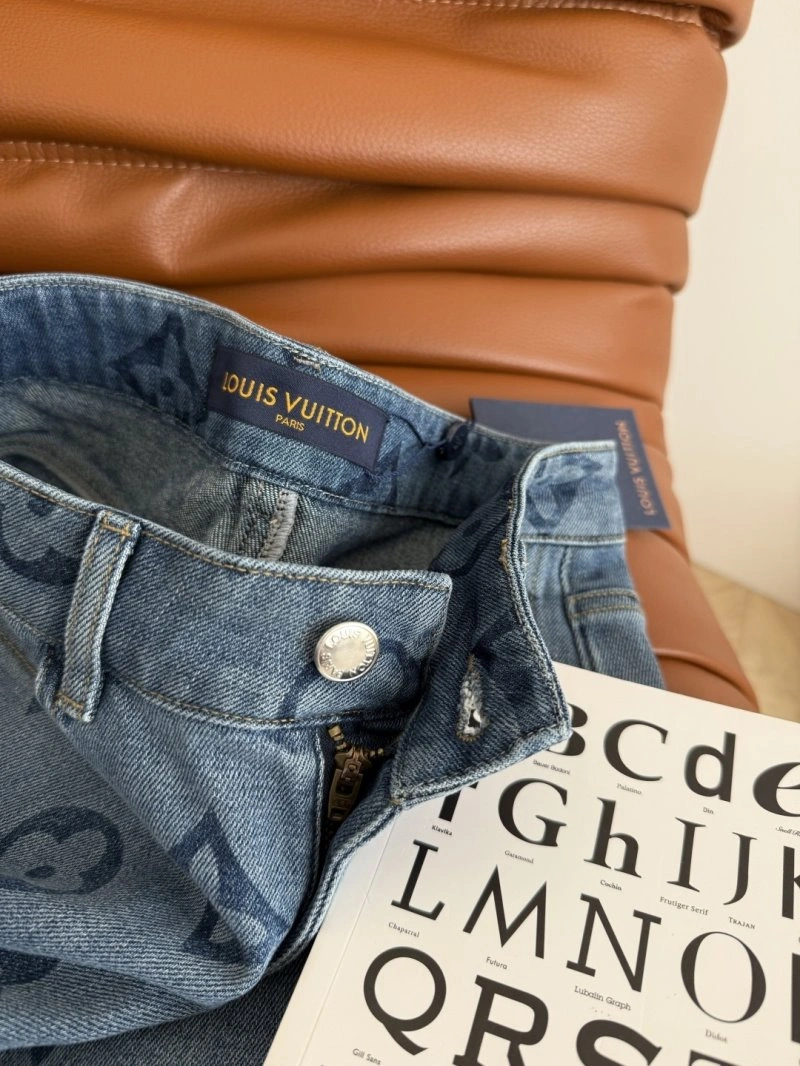 Accurate model Unclassified Brand Short Pants