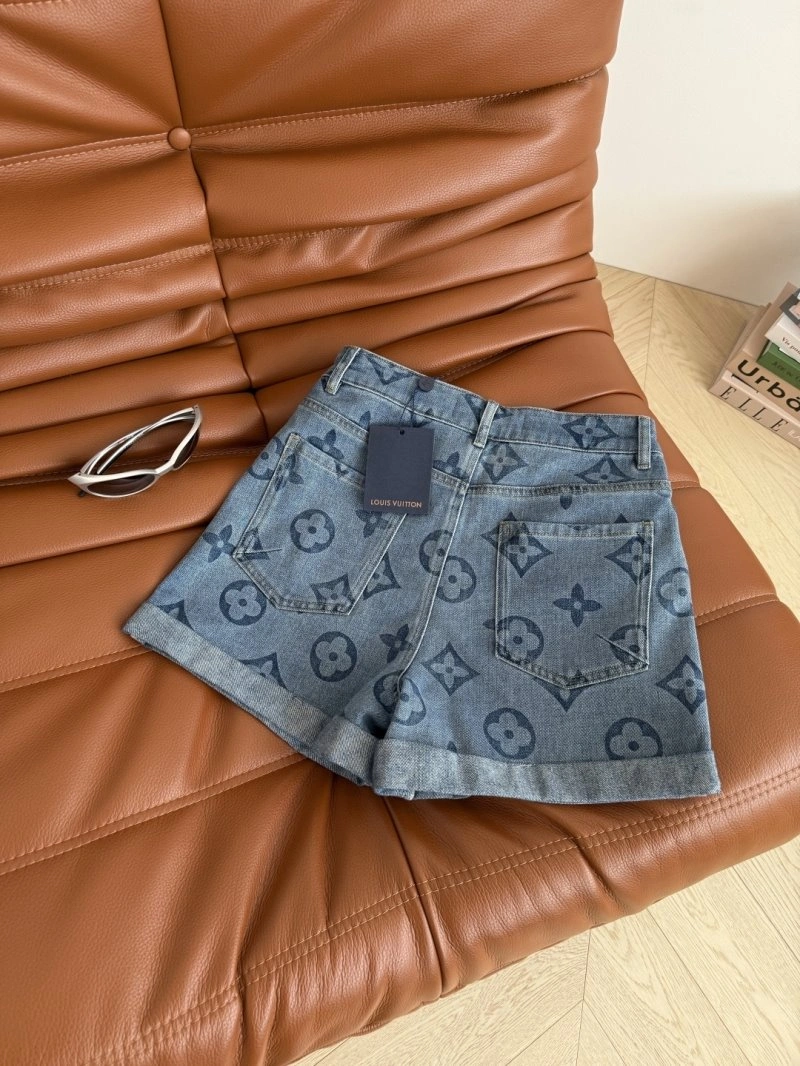 Accurate model Unclassified Brand Short Pants