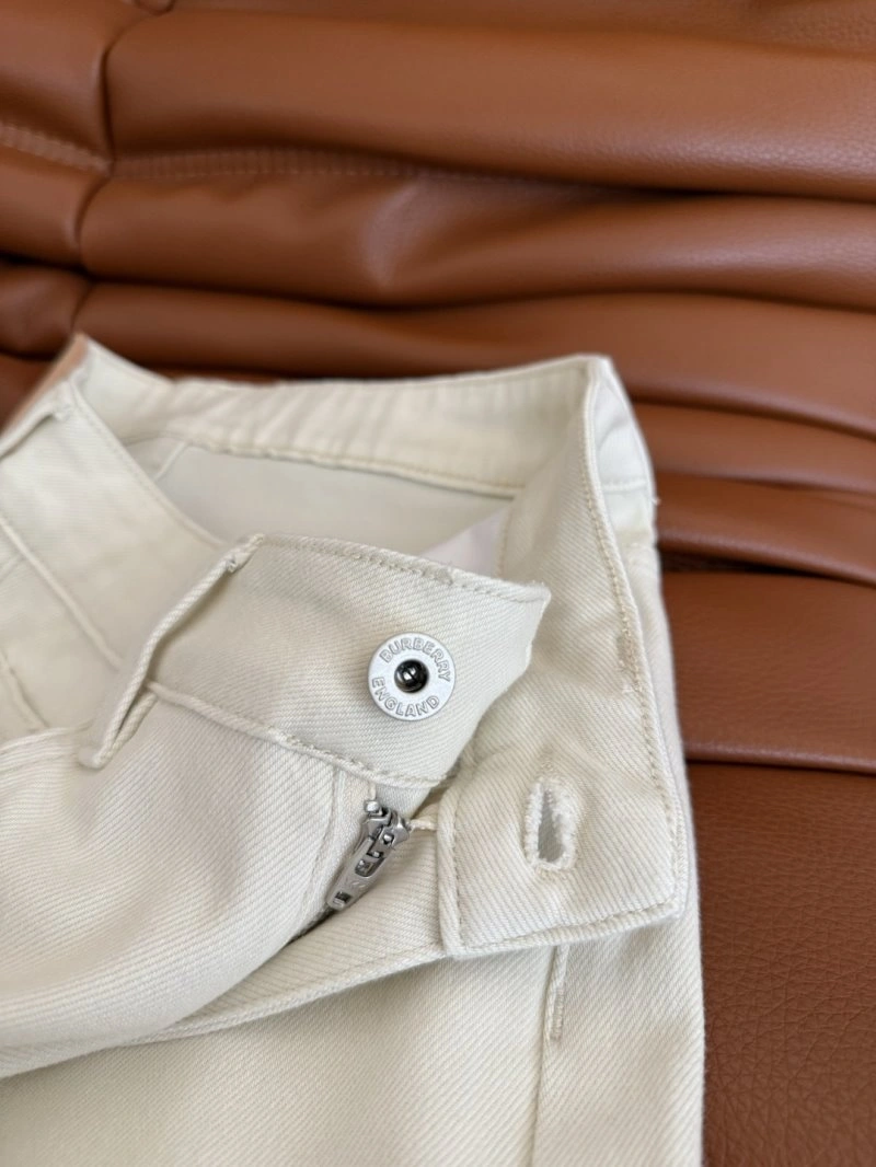Value-priced Unclassified Brand Short Pants