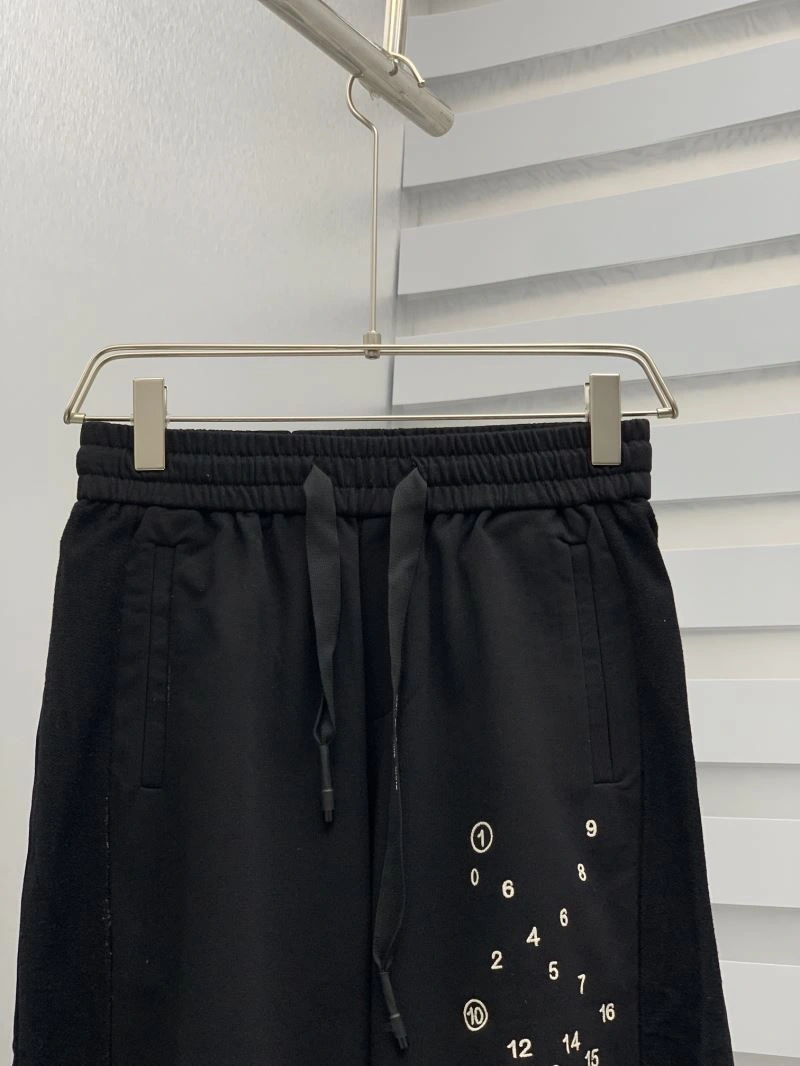 Value-priced Unclassified Brand Short Pants