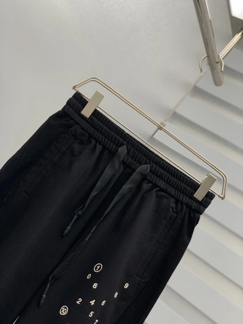 Value-priced Unclassified Brand Short Pants