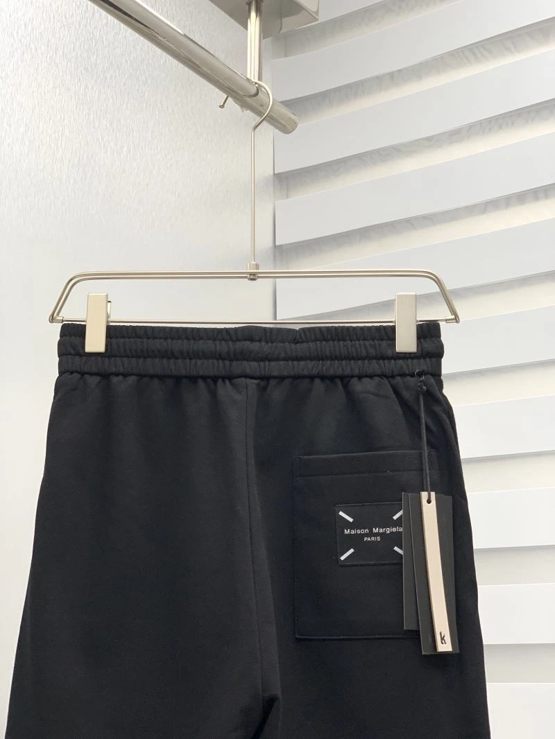 Value-priced Unclassified Brand Short Pants