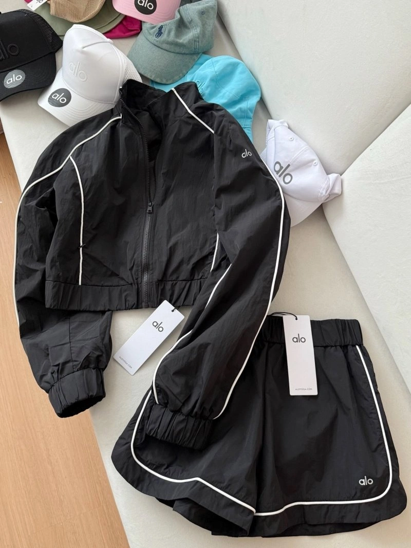 Exact replica Unclassified Brand Short Suits