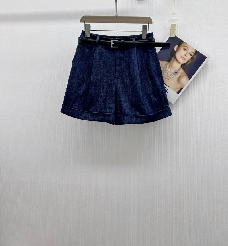 Discounted Unclassified Brand Short Suits