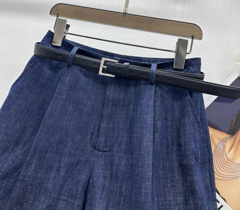 Discounted Unclassified Brand Short Suits