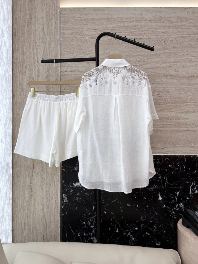 Indistinguishable Unclassified Brand Short Suits