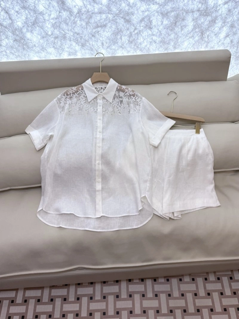 Indistinguishable Unclassified Brand Short Suits