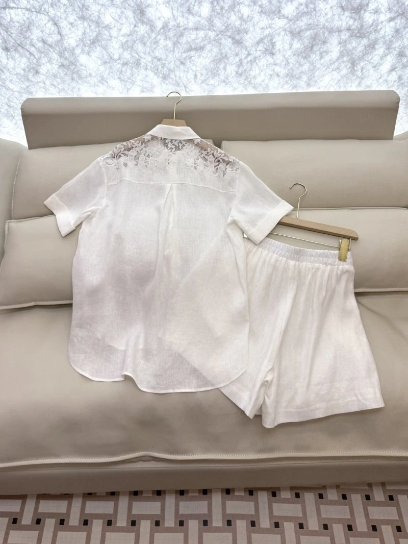 Indistinguishable Unclassified Brand Short Suits