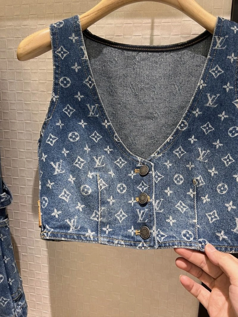 Legit Unclassified Brand Short Suits