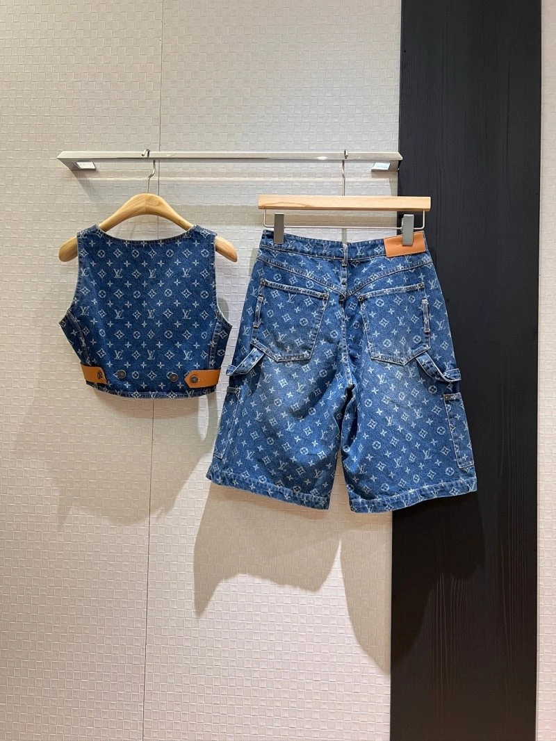 Legit Unclassified Brand Short Suits