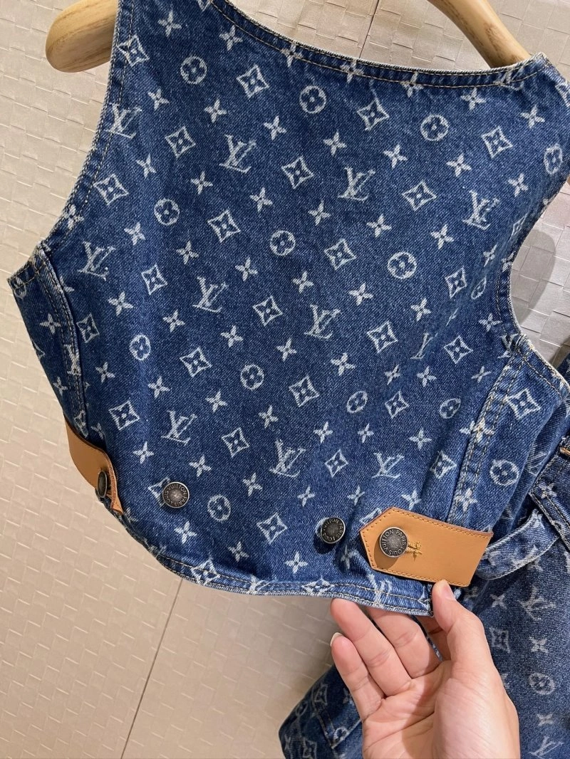 Legit Unclassified Brand Short Suits