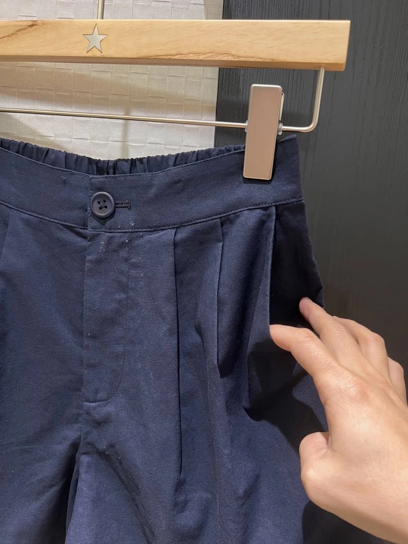 Value-priced Unclassified Brand Short Suits
