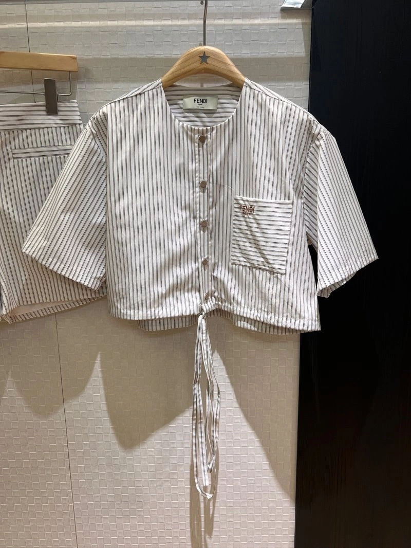 High fidelity Unclassified Brand Short Suits