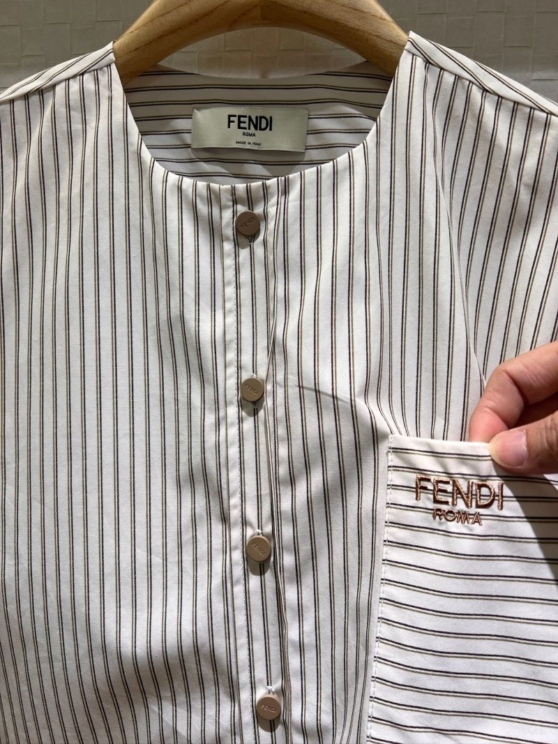 High fidelity Unclassified Brand Short Suits