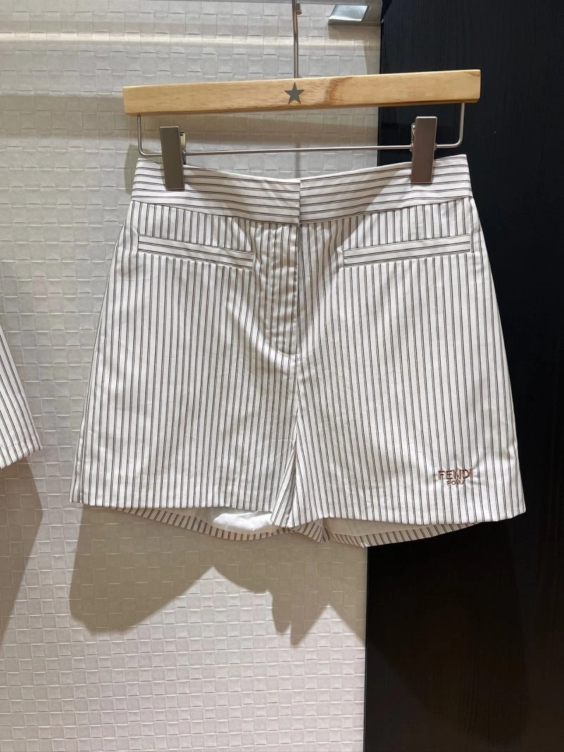 High fidelity Unclassified Brand Short Suits