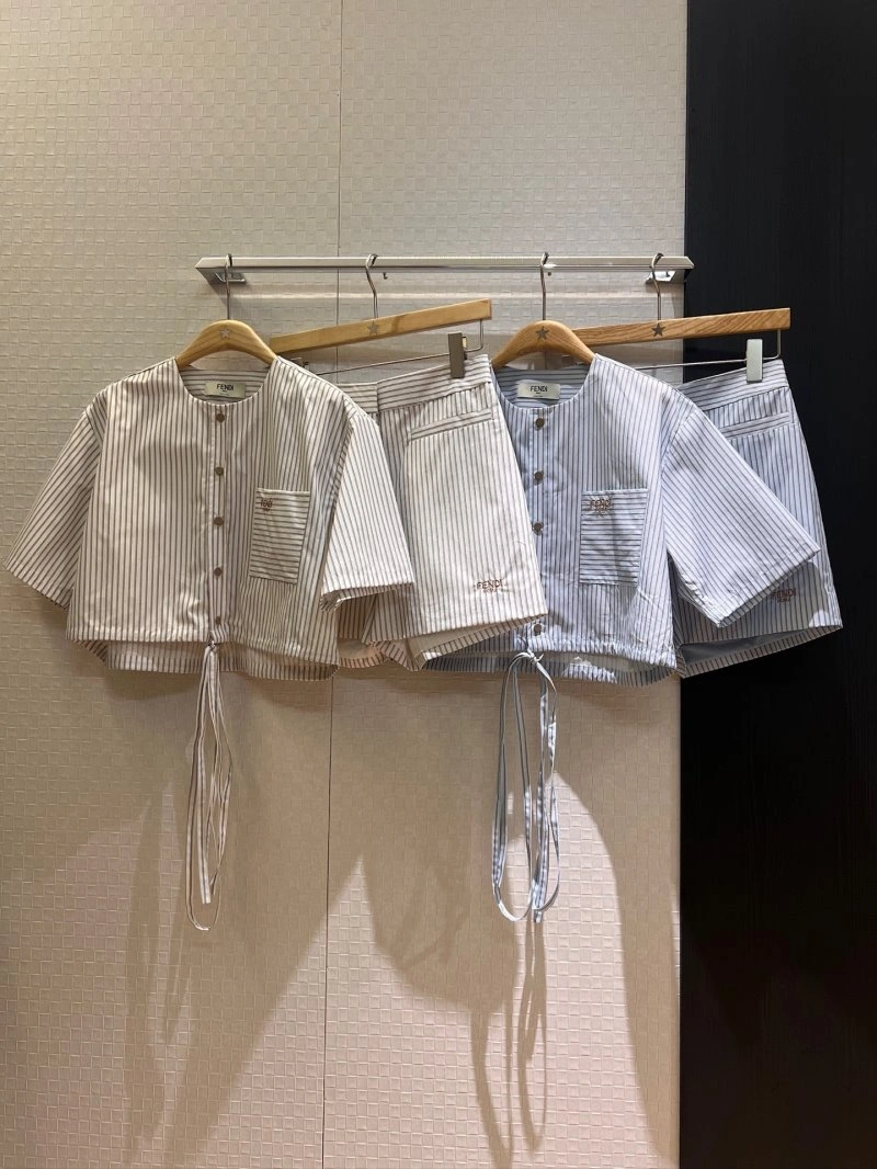 High fidelity Unclassified Brand Short Suits